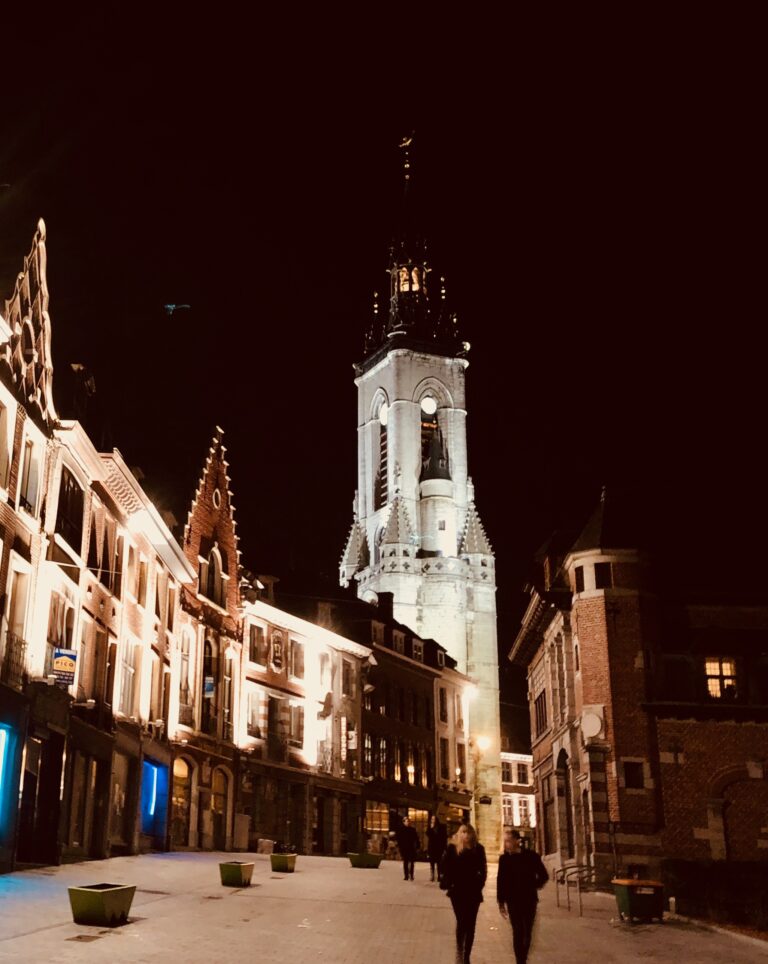 Par une matinée glaciale de la fin de l'hiver, j'ai fait l'ascension du ...