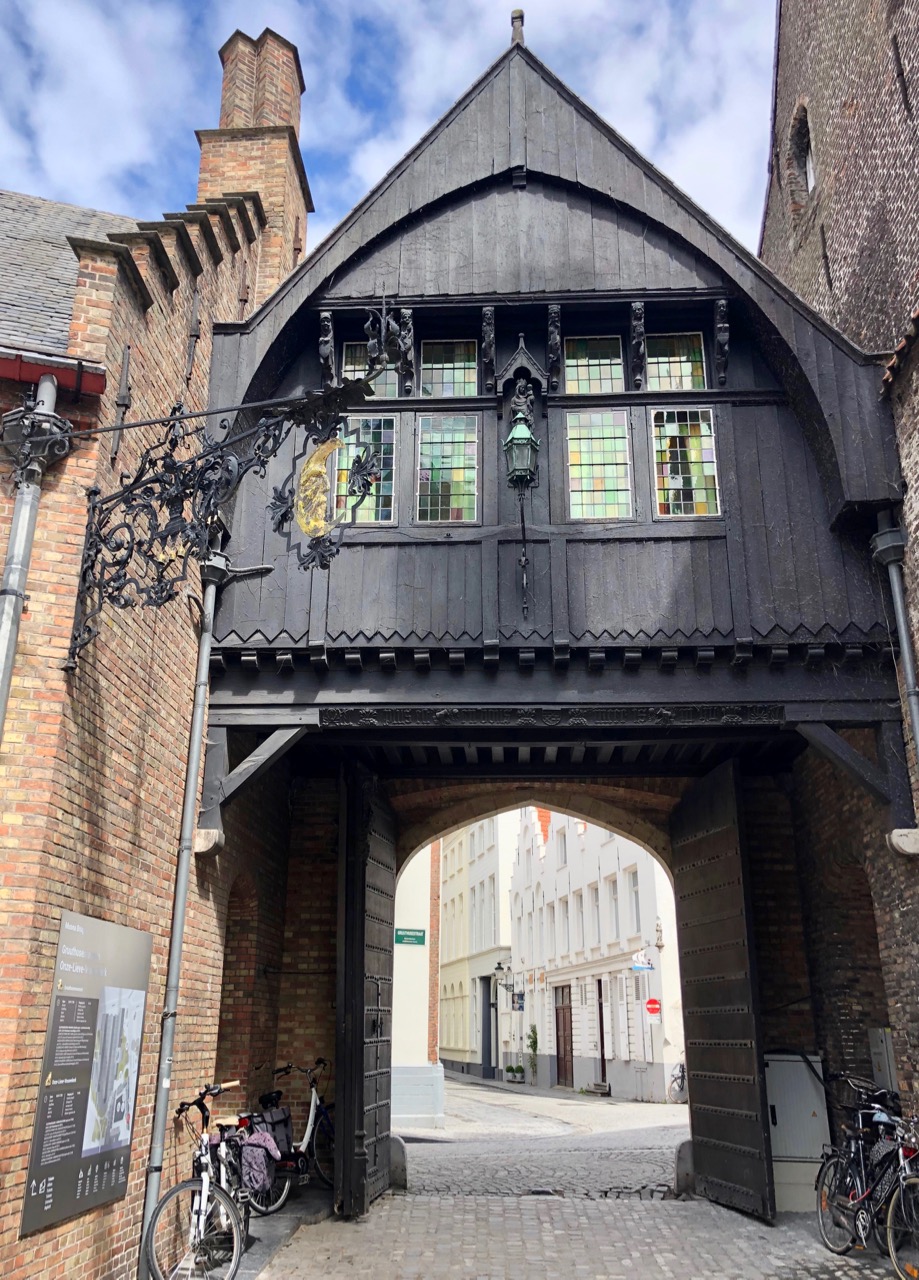 Bruges-musee-Gruuthus-porche - Plus au nord