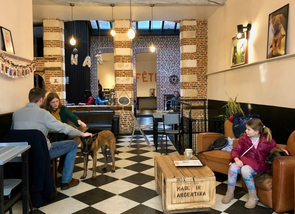 Lille-Le-Waf-cafe-interieur - Plus au nord