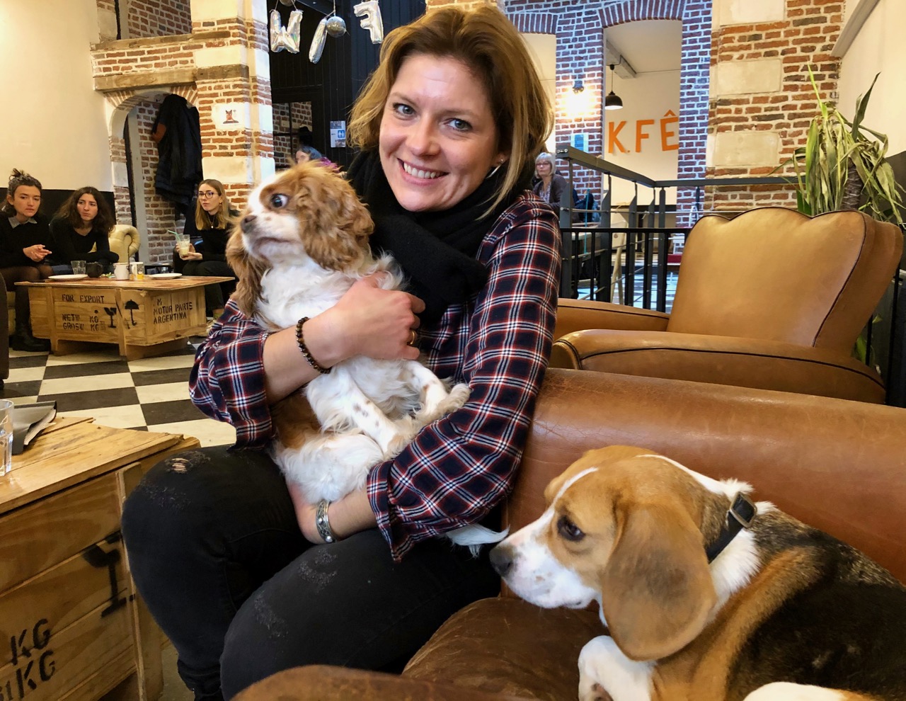 Lille-Le-Waf-cliente-avec-chiens - Plus au nord