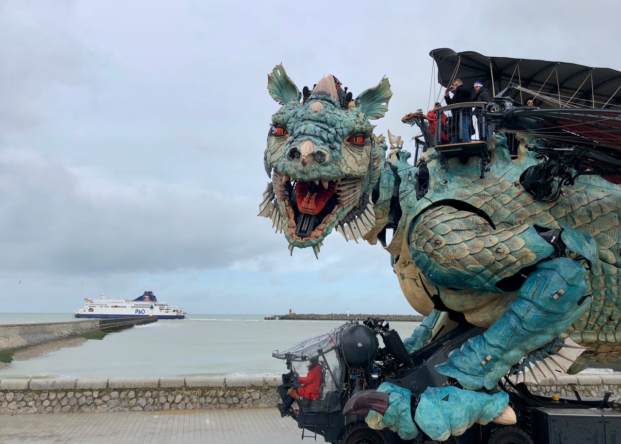 Calais-Dragon-front-de-mer-tete-vue-de-haut - Plus au nord