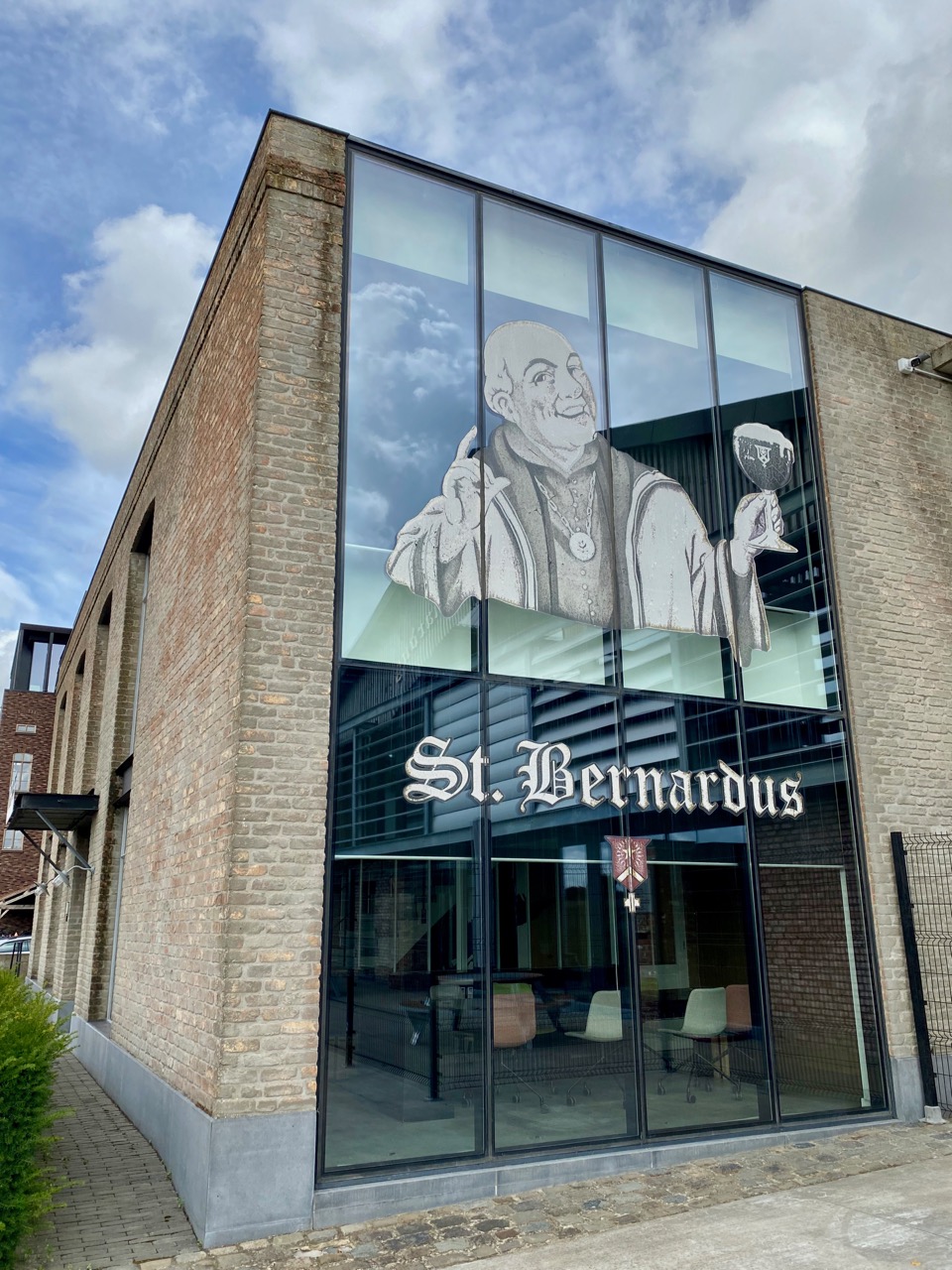 Bar-Bernard-by-St-Bernardus-exterieur-brasserie - Plus au nord