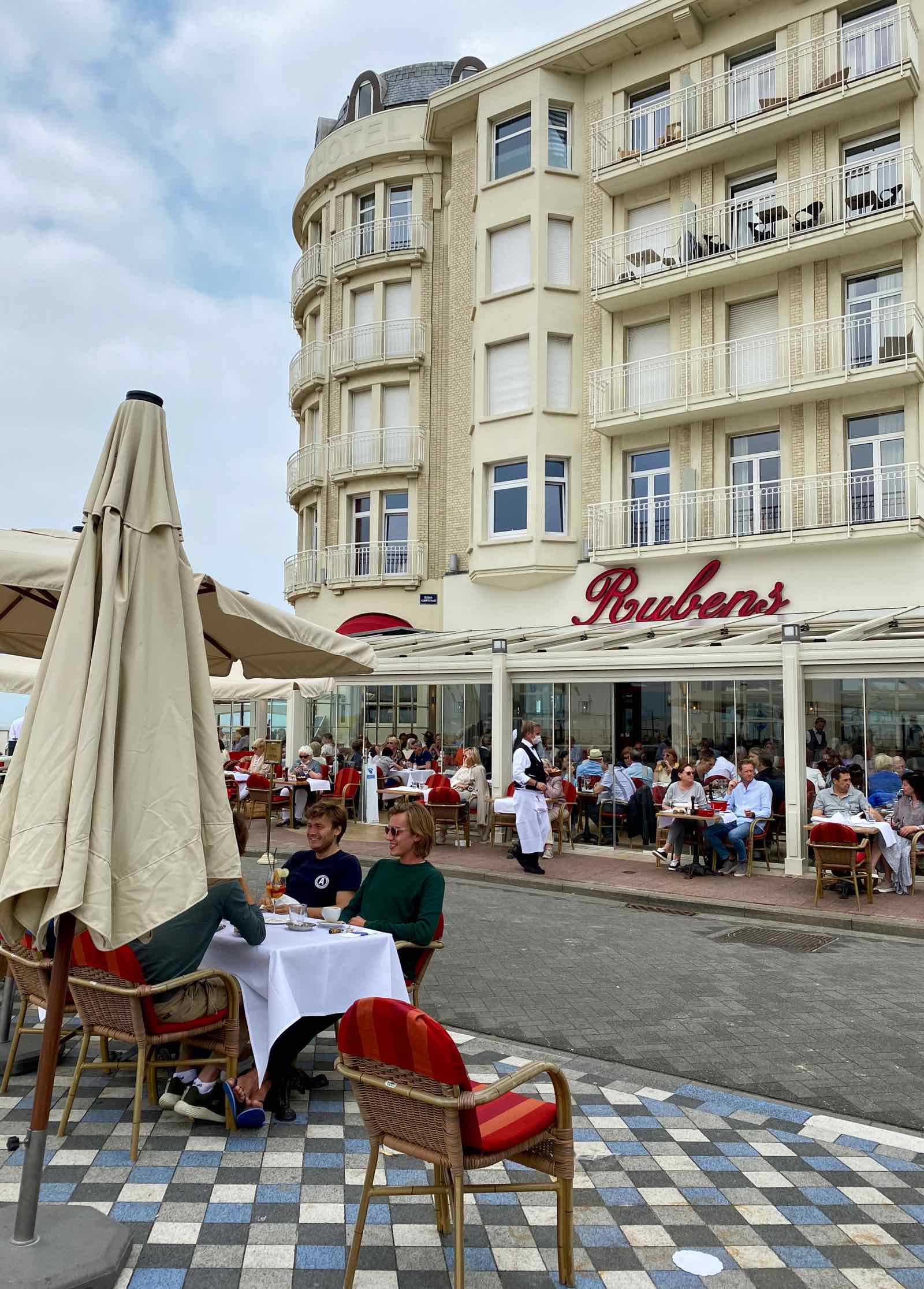 Deux terrasses avec vue *pour manger sur la côte belge* - Plus au nord