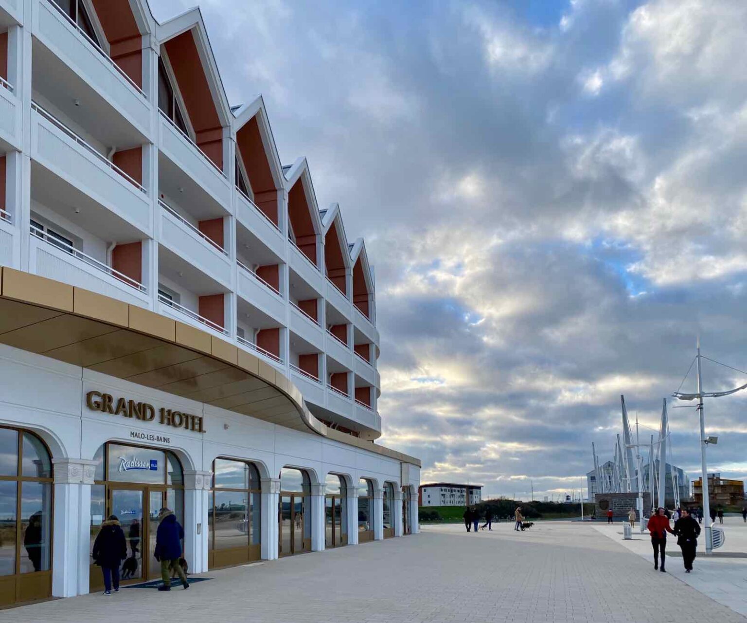 Radisson-Blu-Malo-les-Bains-exterieur - Plus au nord