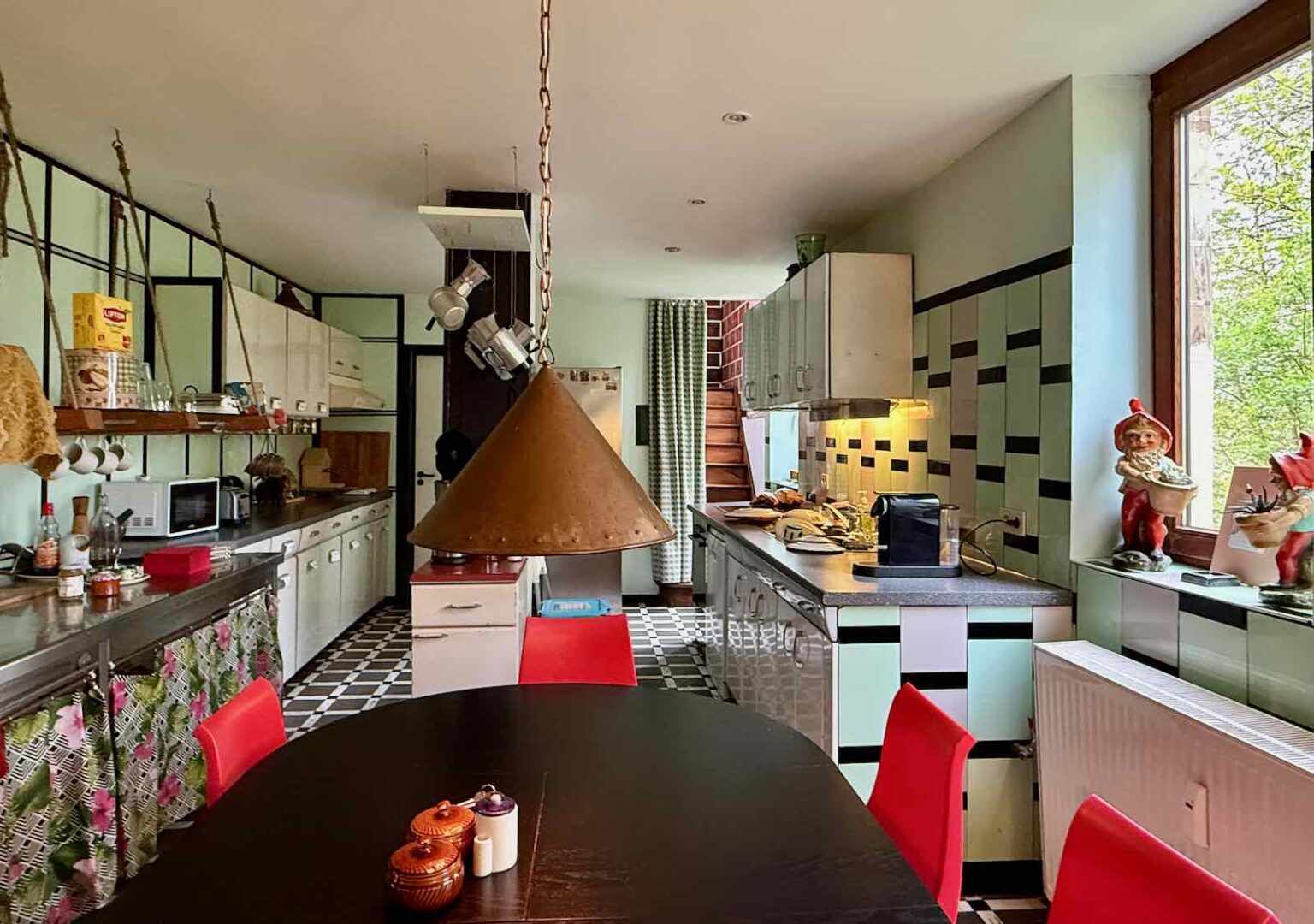 Braine-le-Comte-La-Chapelle-de-verre-cuisine-deux - Plus au nord